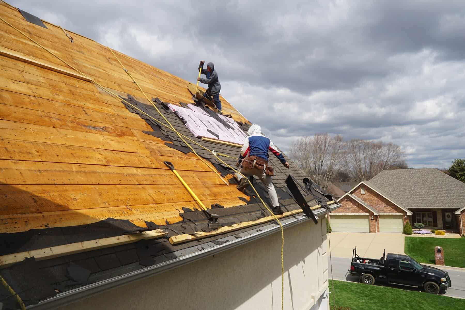 8 Indicators Your Roof Has Suffered from a Storm Damage
